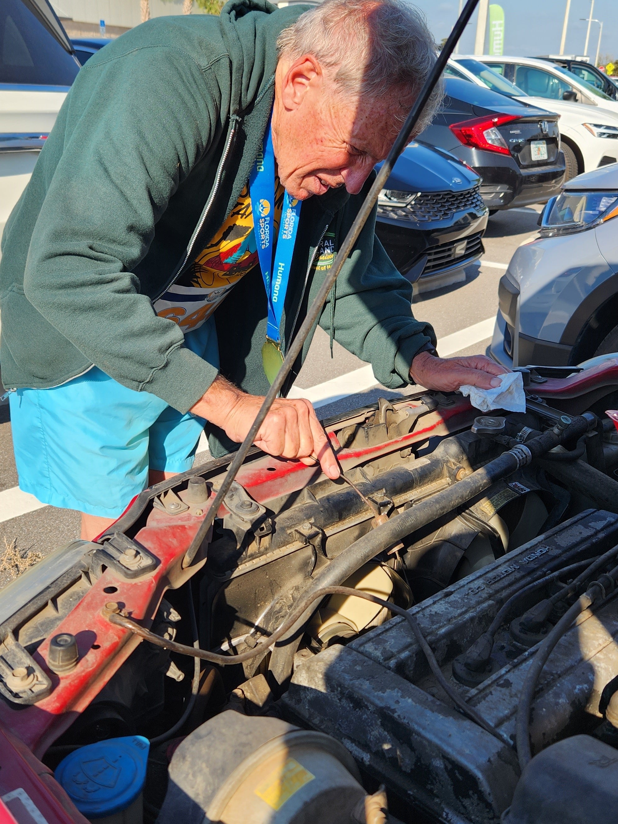 Bugs, Noisy Neighbors, Injury Cannot Stop His Quest For Gold - Geezer Jock